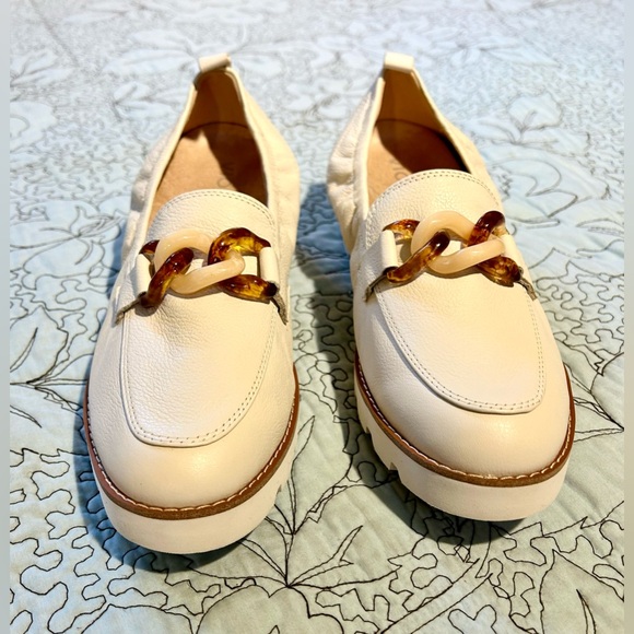 Vionic | Shoes | Vionic Charm Cynthia Leather Lug Sole Slip On Chain ...